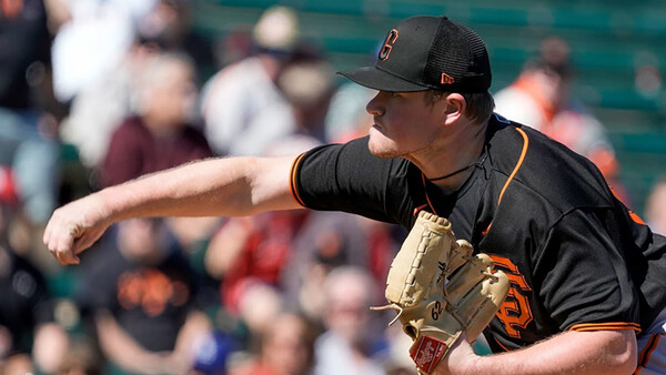 ジャイアンツ・ウェブが2年連続の開幕投手 コールとの投げ合いへ