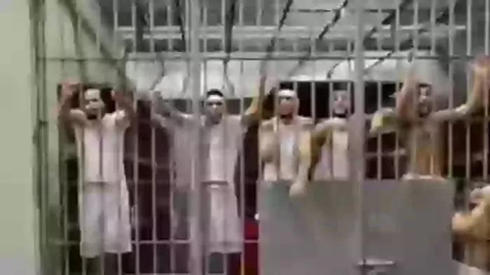 100人1房、マットレスなし、食事は手づかみ…世界最悪の刑務所CECOTの実態が恐ろしすぎる