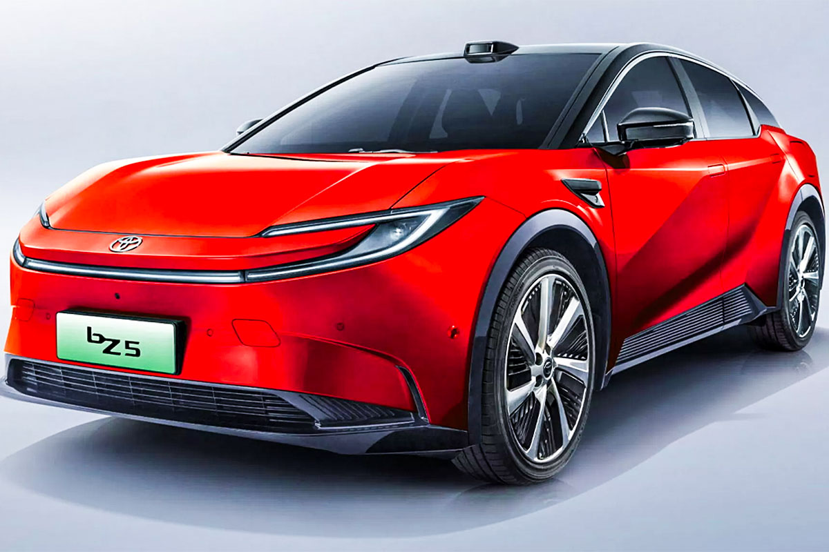 「テスラ・モデルYの半額で登場！」トヨタ新型EV「bZ5」は630km走って寝られるSUVだった