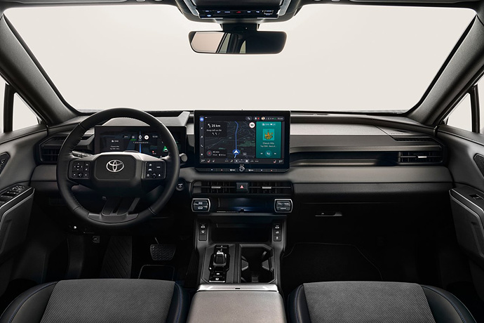 トヨタが「ガソリン廃止」で挑む新型RAV4、AI搭載＆走るたび進化する「SDV第一号」がついに公開