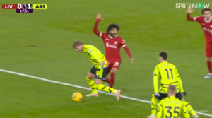 リヴァプールへのPK＆VARなし判定の裏で プレミア元審判がVAR審判の発言を明かす「腕はボールではなく……」